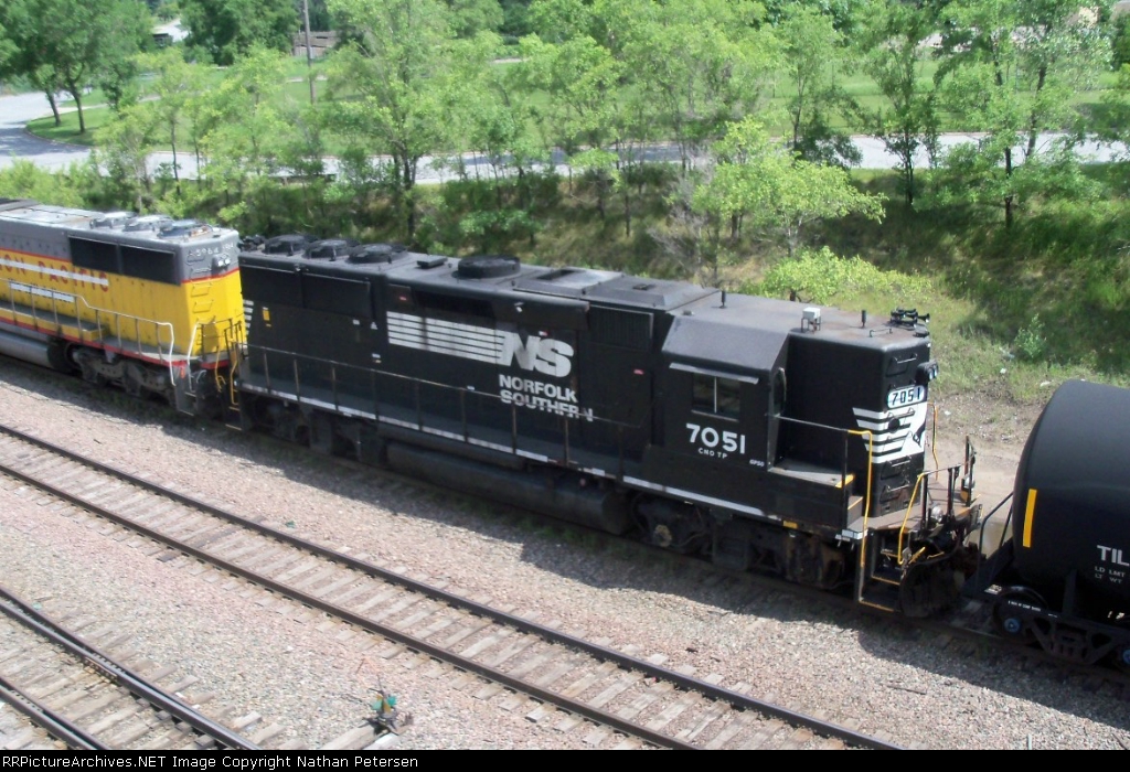 NS 7051